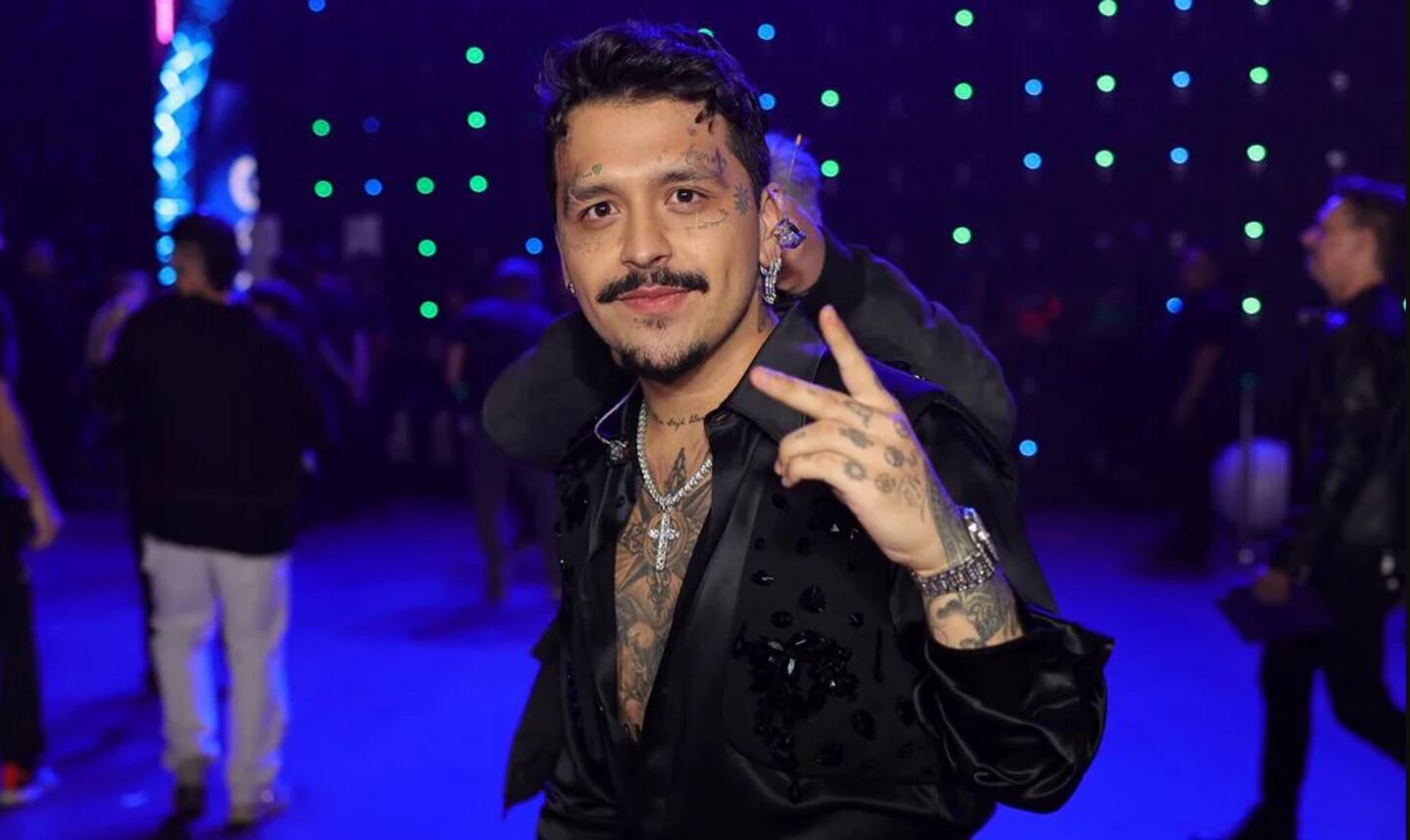 ¿Irreconocible? Christian Nodal presume su nuevo look y dicen que “por ...