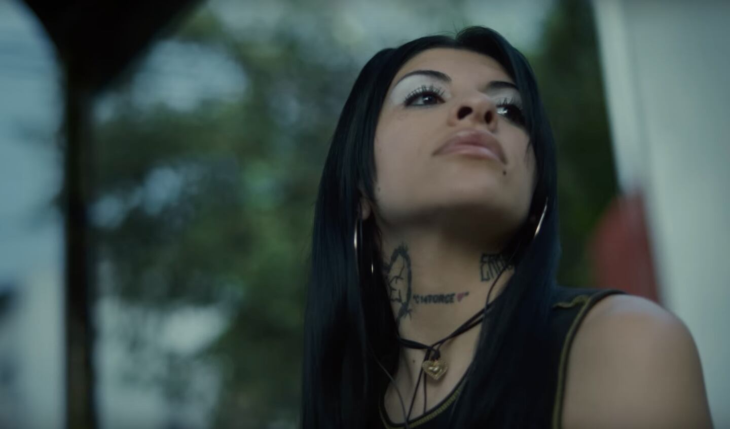 Ángela Aguilar estrena nuevo video musical al mismo tiempo que Cazzu y la tunden – Nueva Mujer