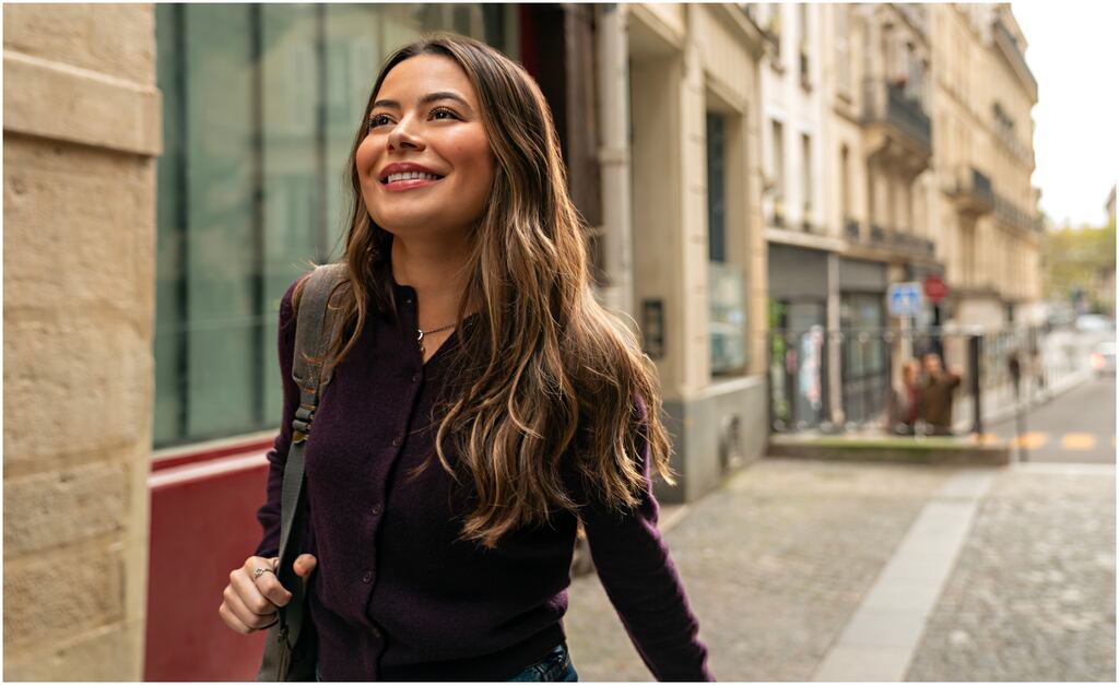 Netflix: de qué trata la película The Wrong Paris, El Otro París con Miranda Cosgrove – Nueva Mujer