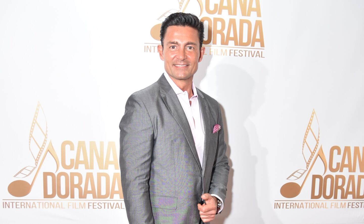 Fernando Colunga reaparece y así luce a sus casi 60 años – Nueva Mujer