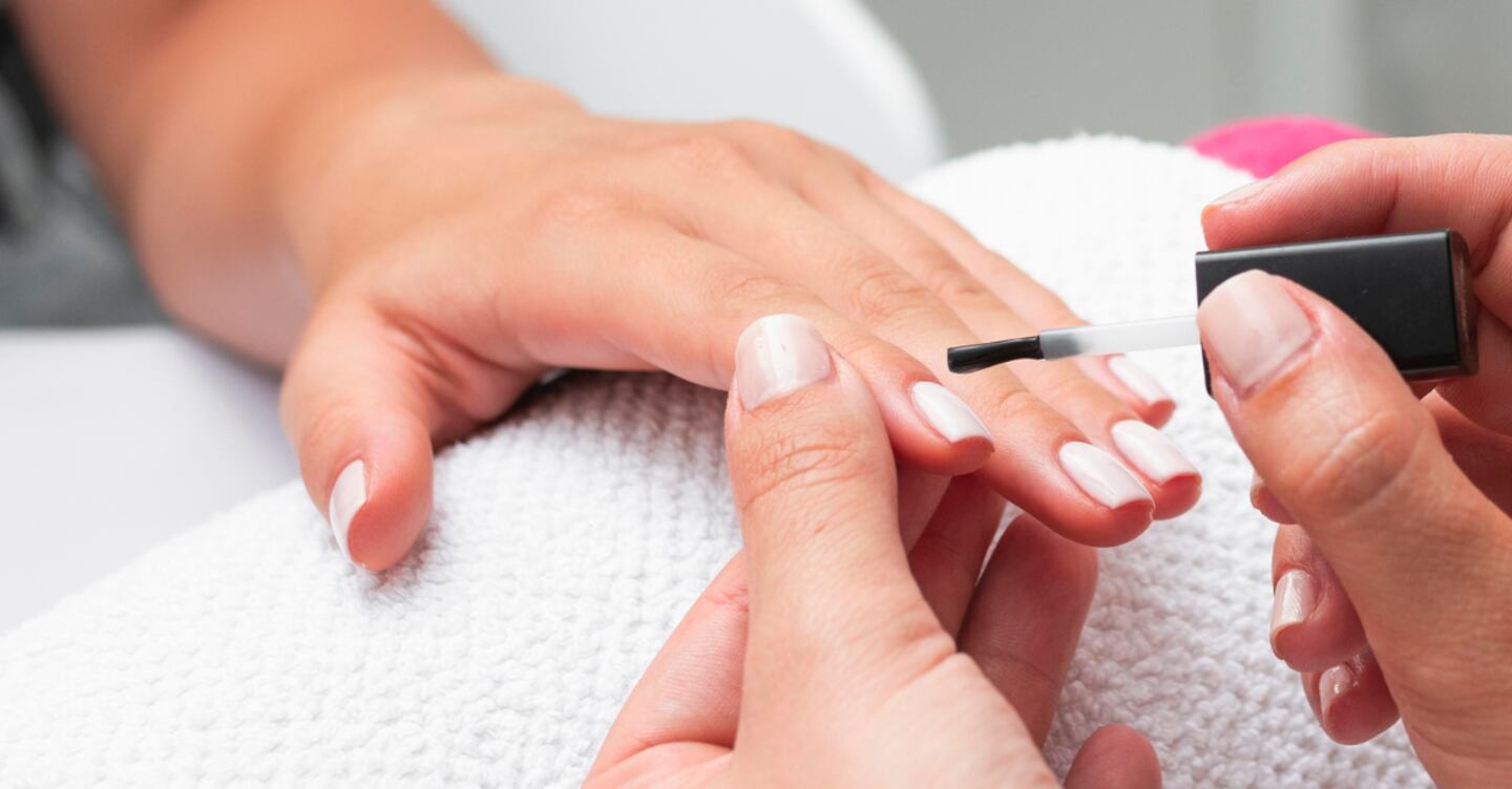 Kapping, la nueva técnica viral en Tiktok para mujeres con uñas débiles ...