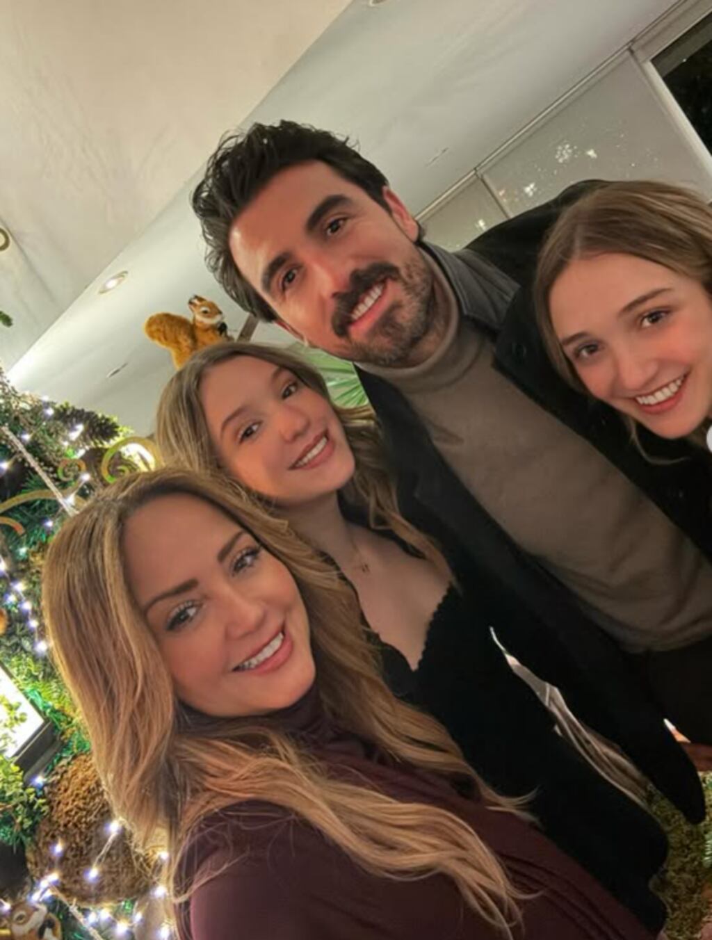 Andrea Legarreta celebra Navidad con su ex y desata rumores – Nueva Mujer