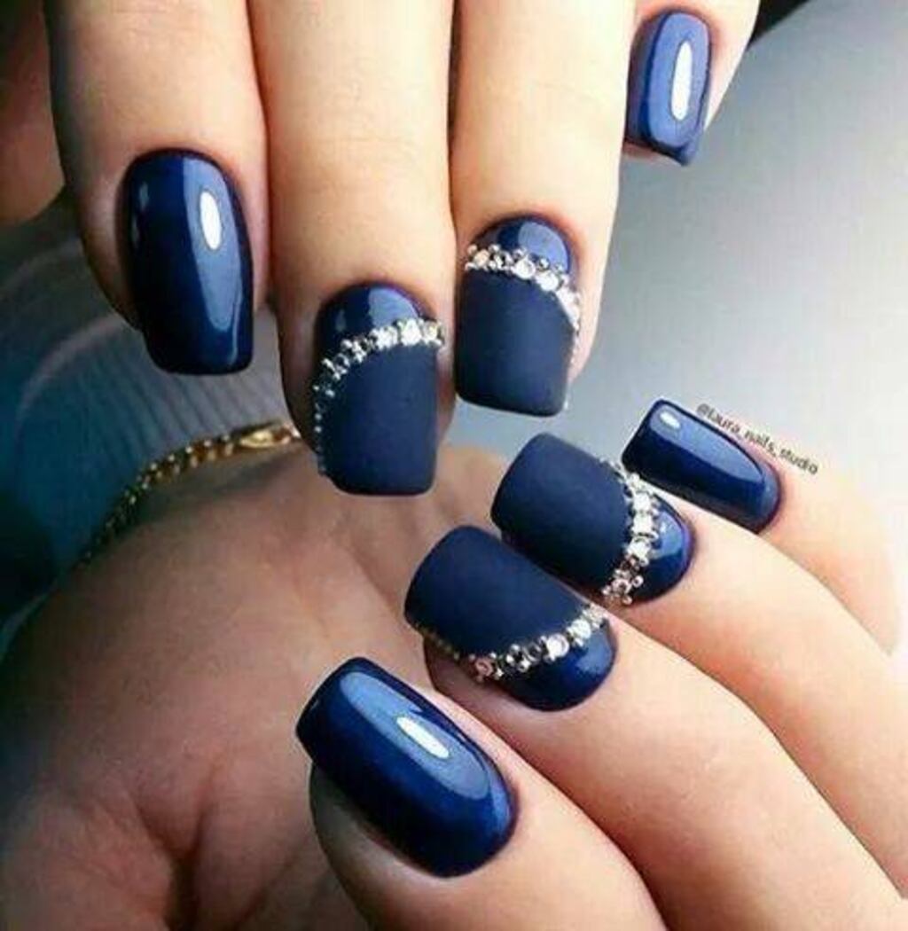 Uñas acrílicas azul rey: Los diseños que combinan con todo – Nueva Mujer