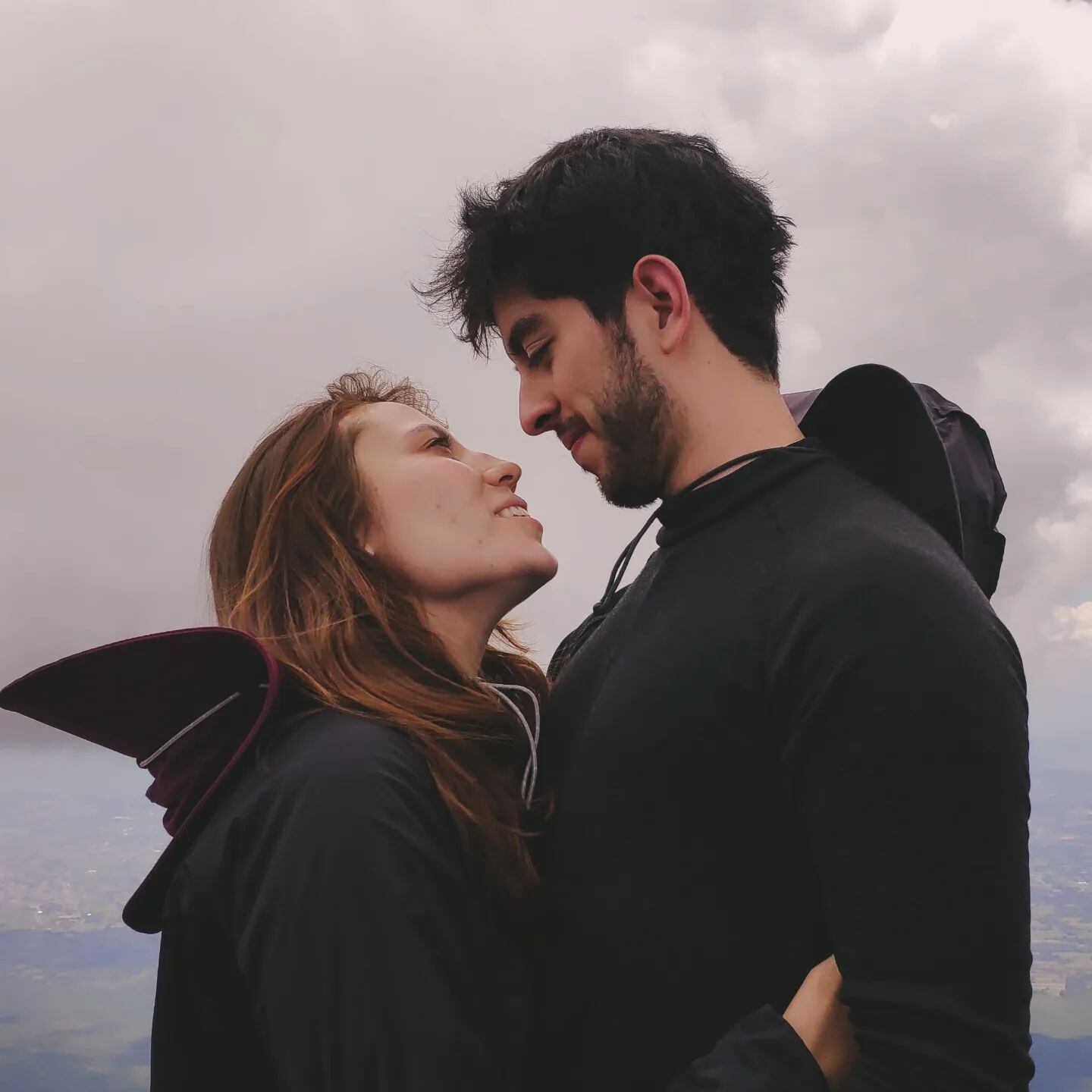 El amor invencible: ellos son las parejas reales de los actores – Nueva ...