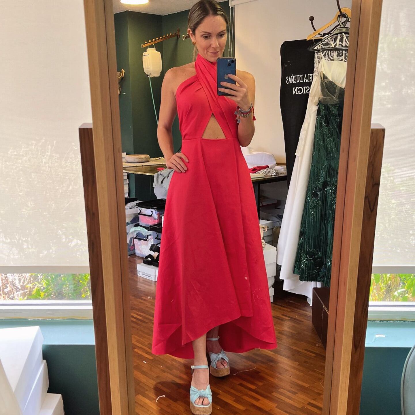 “Yo dejo el corazón en cada uno de mis vestidos”: Daniela Dueñas, diseñadora ecuatoriana – Nueva ...