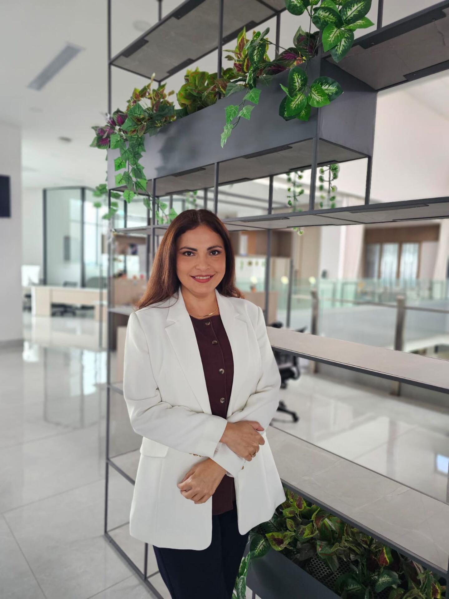 Ana Luisa Vélez de la UESS asegura que el liderazgo no se improvisa ...