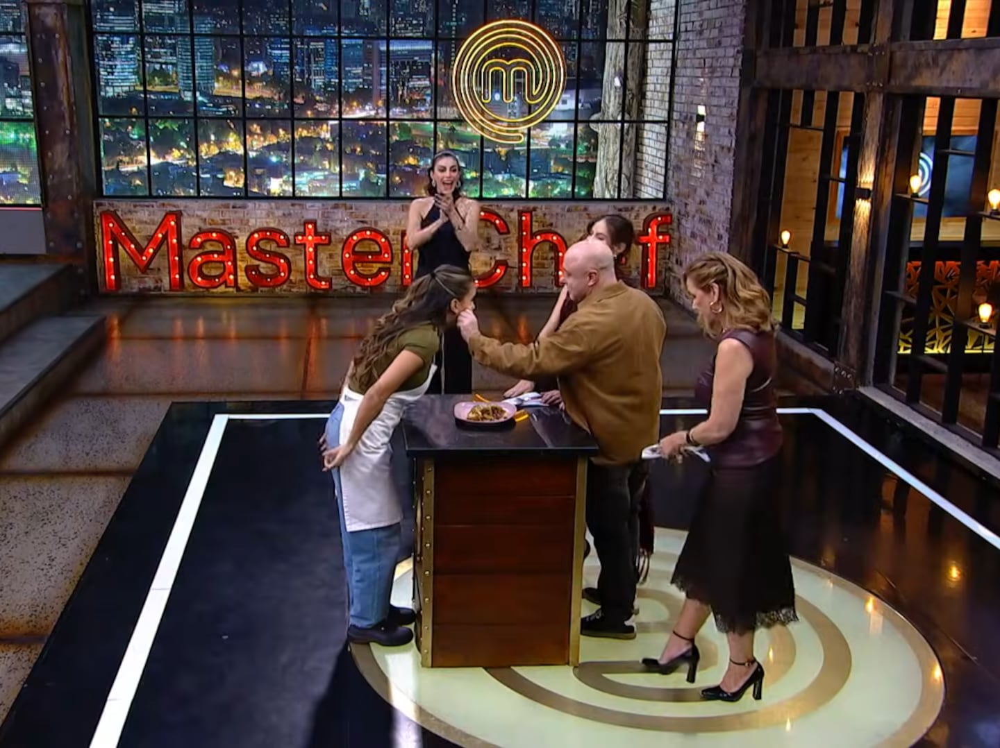 Con una emotiva receta inspirada en su madre, Andy Suzuki conquistó el ...