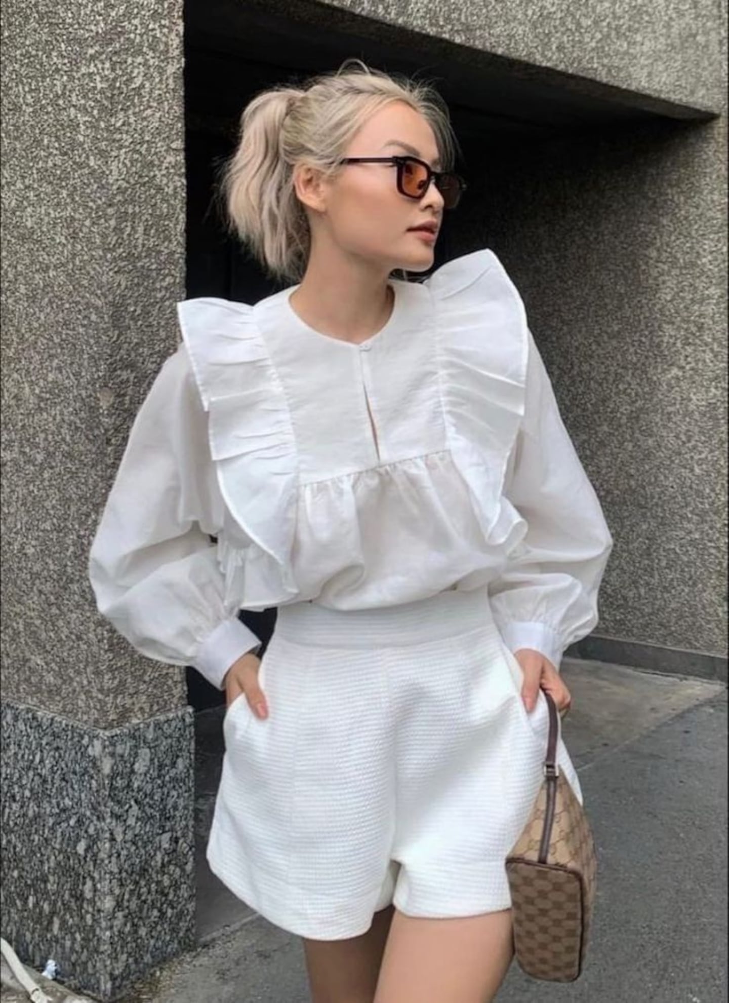 Moda: ¿Cómo usar blusas de olanes de forma elegante? – Nueva Mujer