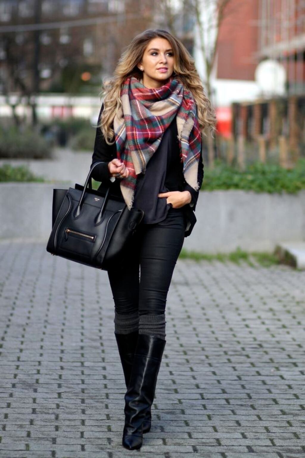 Moda: ¿Cómo combinar leggings con botas altas? – Nueva Mujer